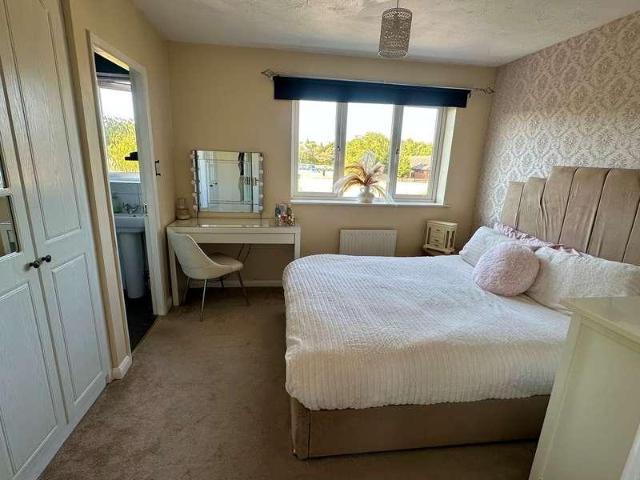 4 bed house for sale
