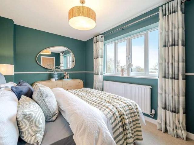 4 bed house for sale