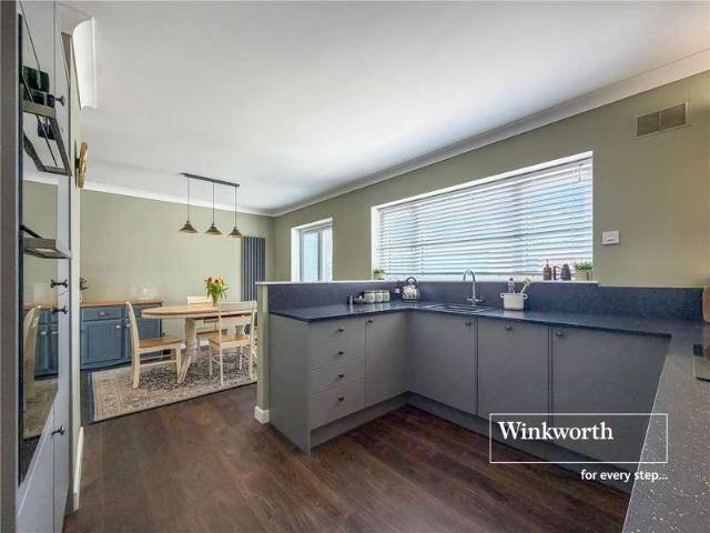 4 bed house for sale