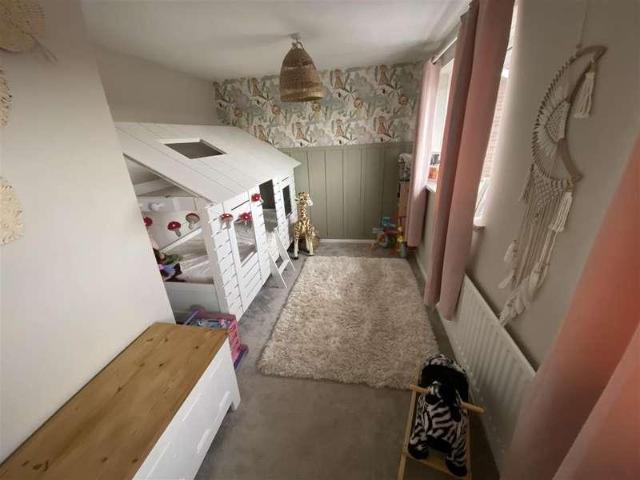 4 bed house for sale
