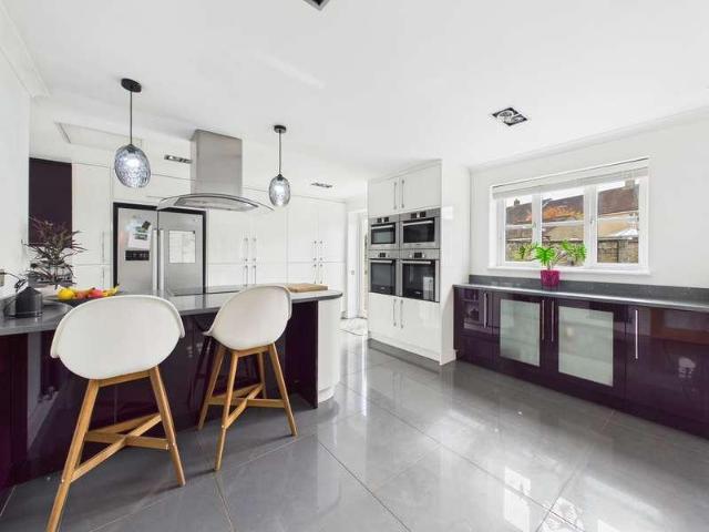 4 bed house for sale