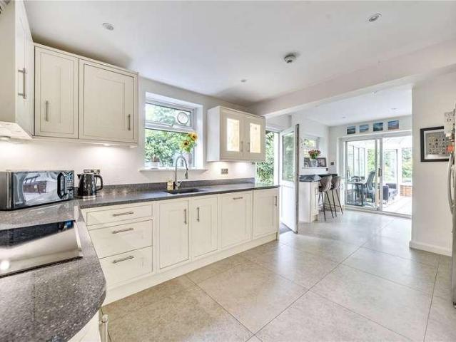 4 bed house for sale