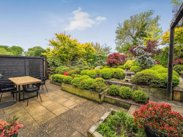 4 bed house for sale