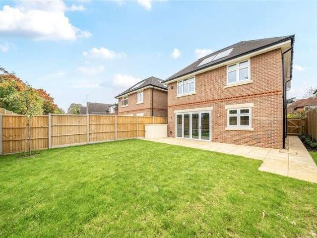 4 bed house for sale