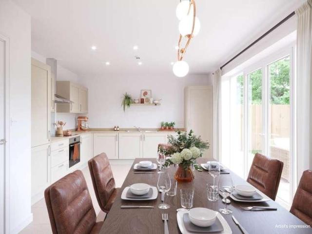 4 bed house for sale
