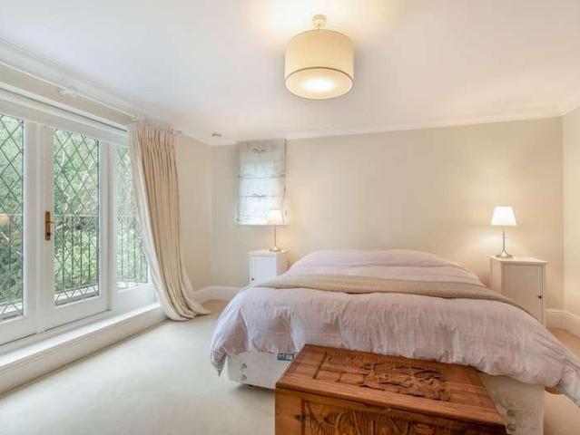 5 bed house for sale