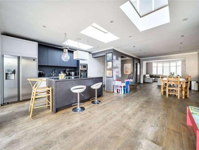 4 bed house for sale
