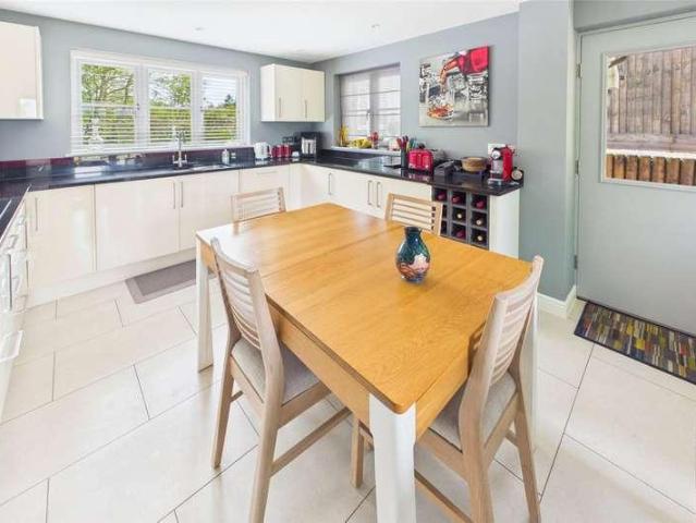 4 bed house for sale