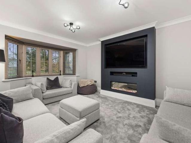 4 bed house for sale