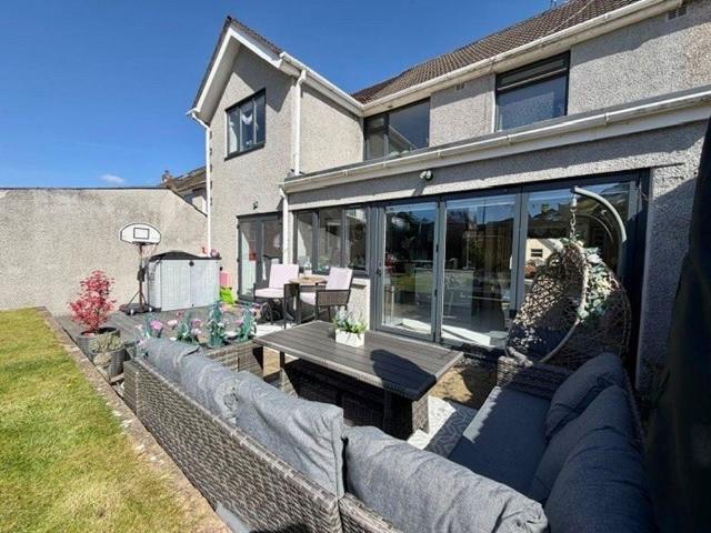 4 bed house for sale
