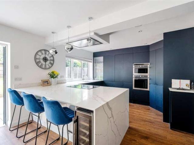 4 bed house for sale