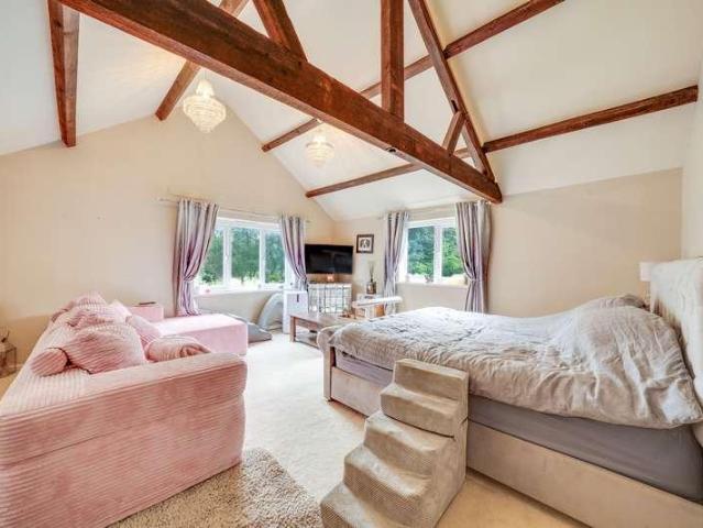 4 bed house for sale