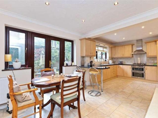 4 bed house for sale