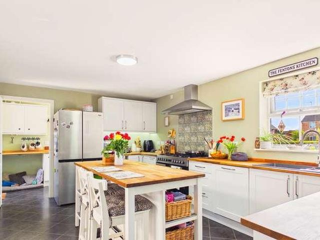4 bed house for sale