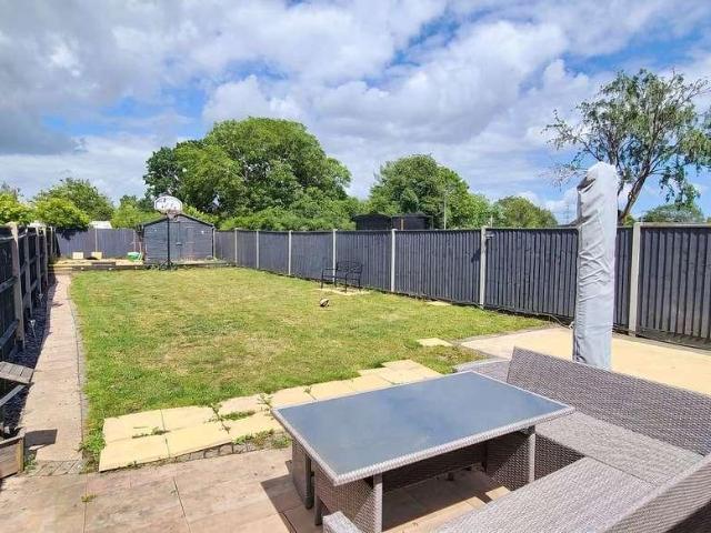 4 bed house for sale