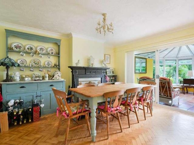 4 bed house for sale