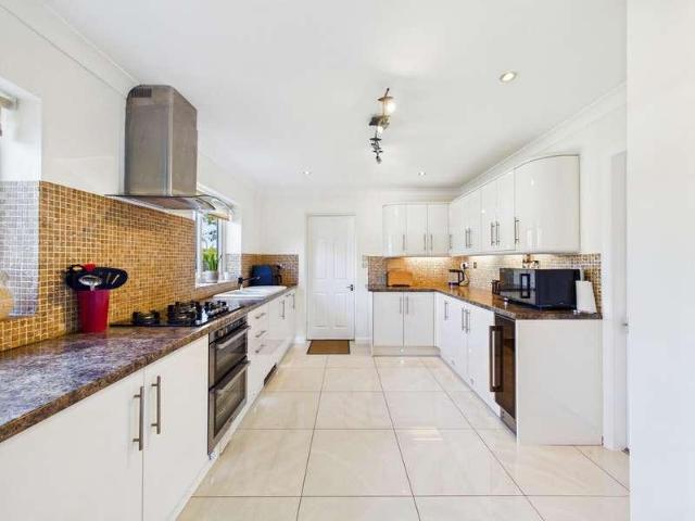 4 bed house for sale