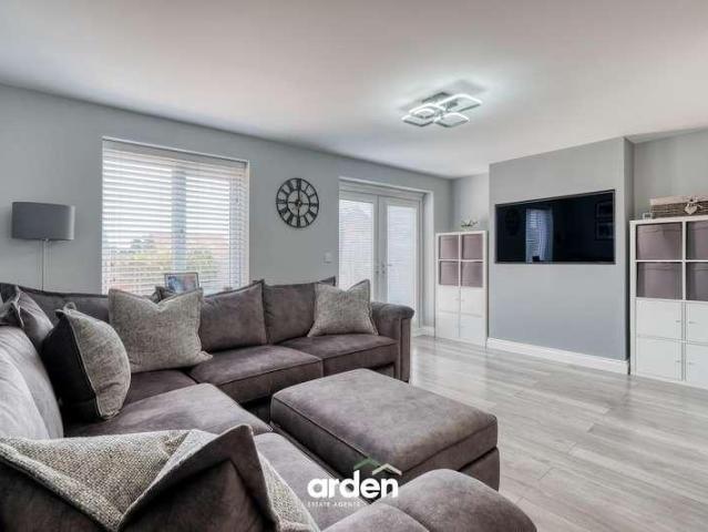 4 bed house for sale
