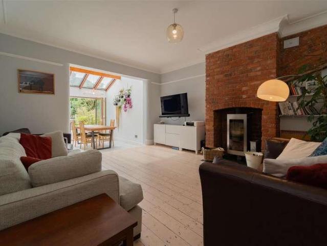 4 bed house for sale