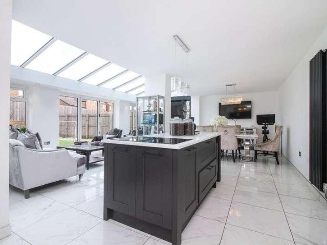 4 bed house for sale