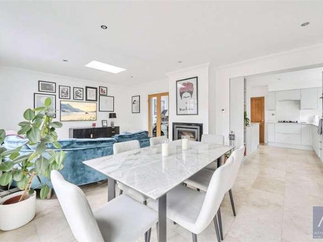 4 bed house for sale