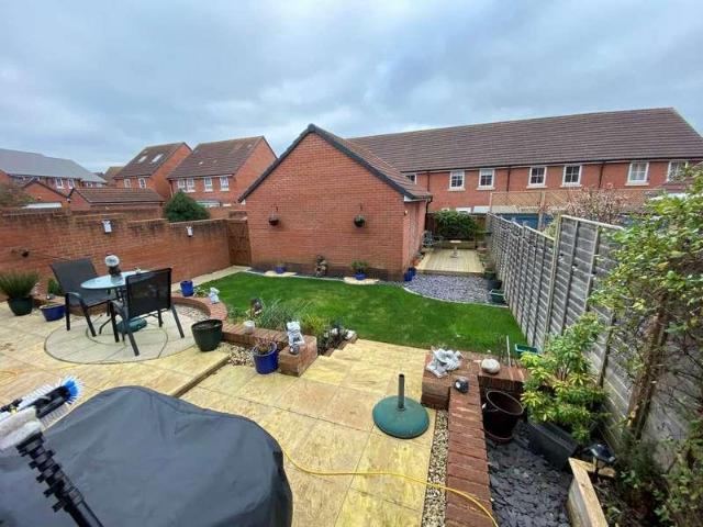 4 bed house for sale