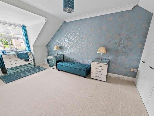 4 bed house for sale