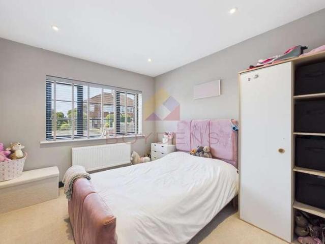 4 bed house for sale