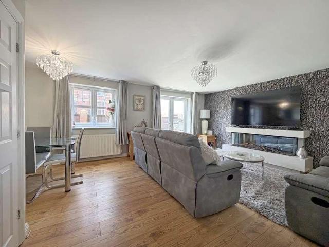 4 bed house for sale