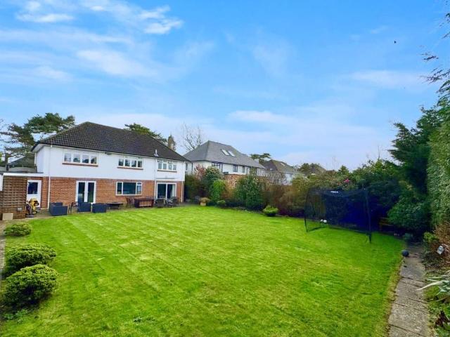 4 bed house for sale