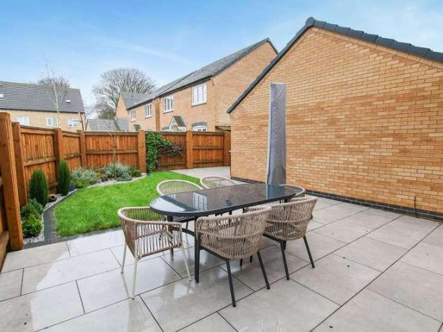 4 bed house for sale