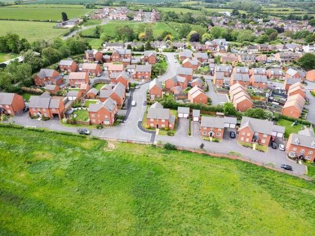 4 bed house for sale