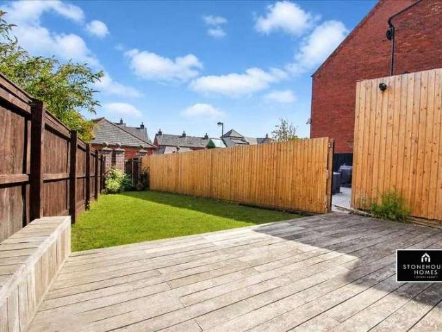 4 bed house for sale