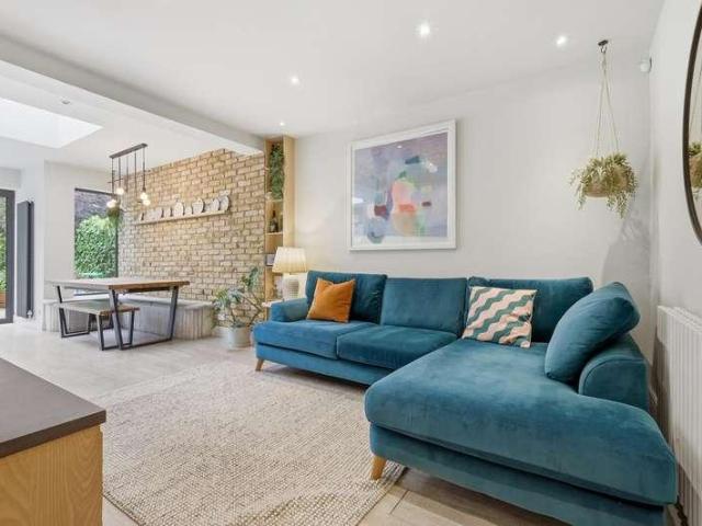 4 bed house for sale