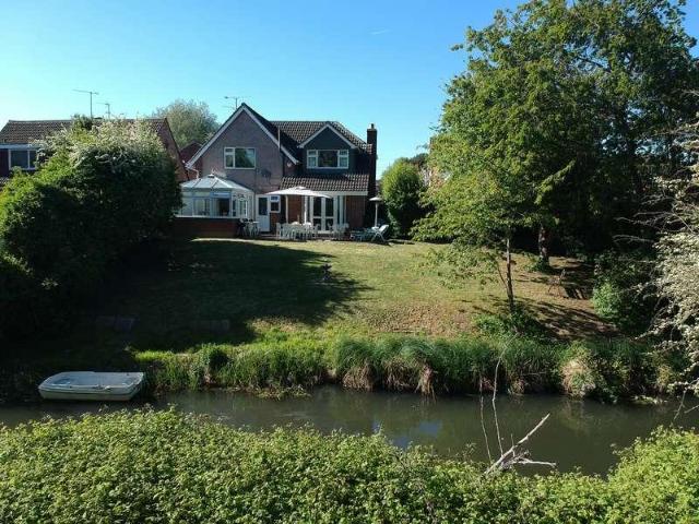 4 bed house for sale