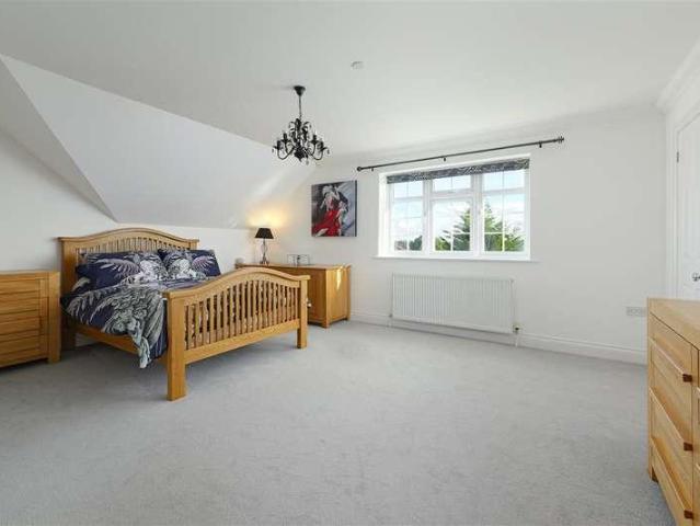 4 bed house for sale