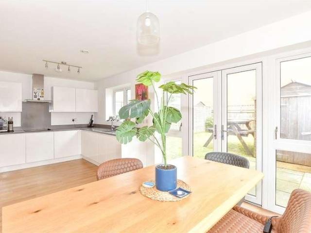 4 bed house for sale