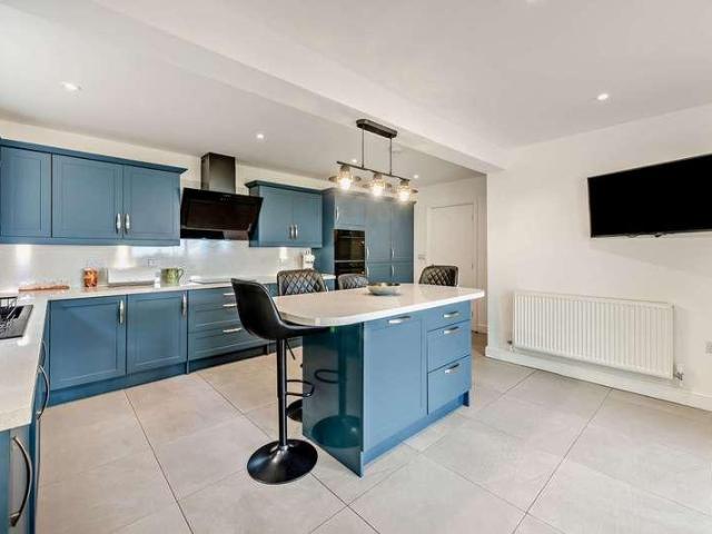 4 bed house for sale