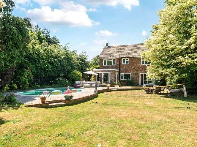 4 bed house for sale