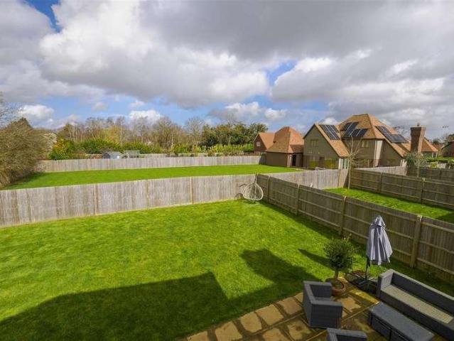 4 bed house for sale