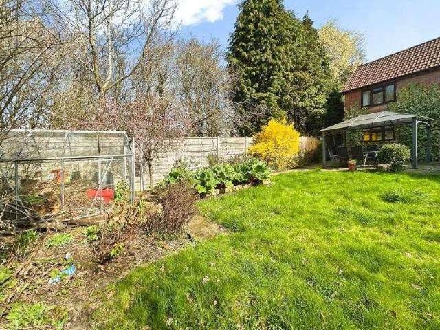 4 bed house for sale