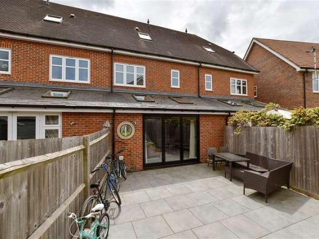 4 bed house for sale