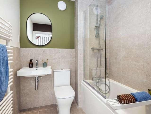 4 bed house for sale