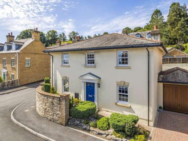 4 bed house for sale