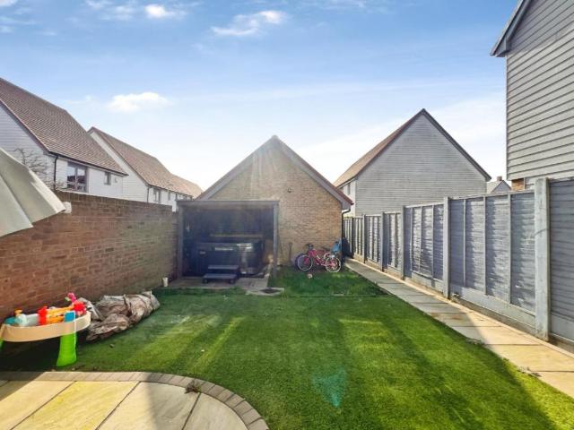 4 bed house for sale
