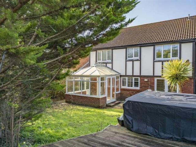 4 bed house for sale