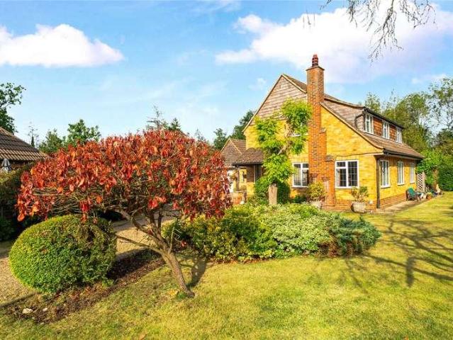 4 bed house for sale