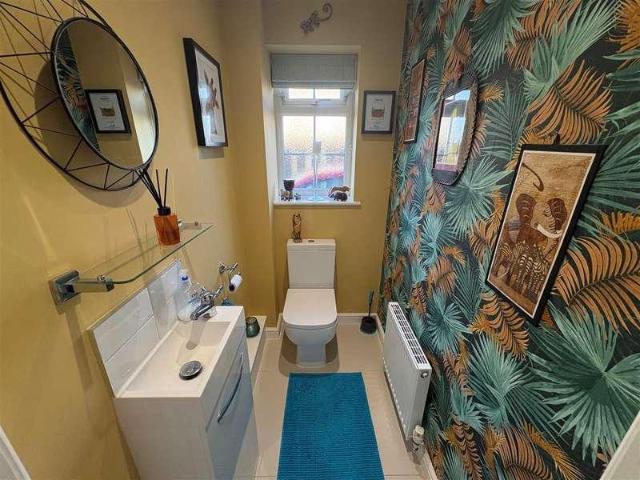 4 bed house for sale