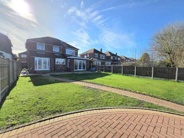 4 bed house for sale
