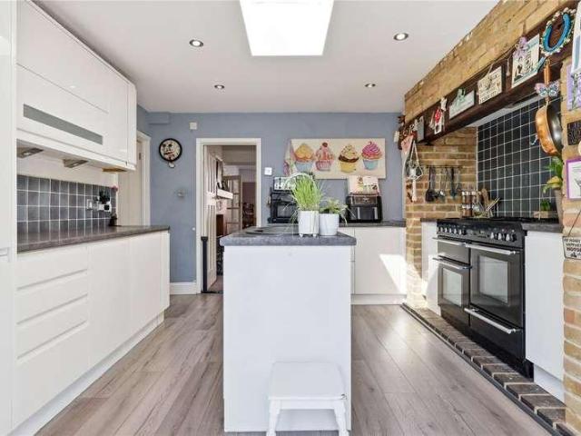 4 bed house for sale